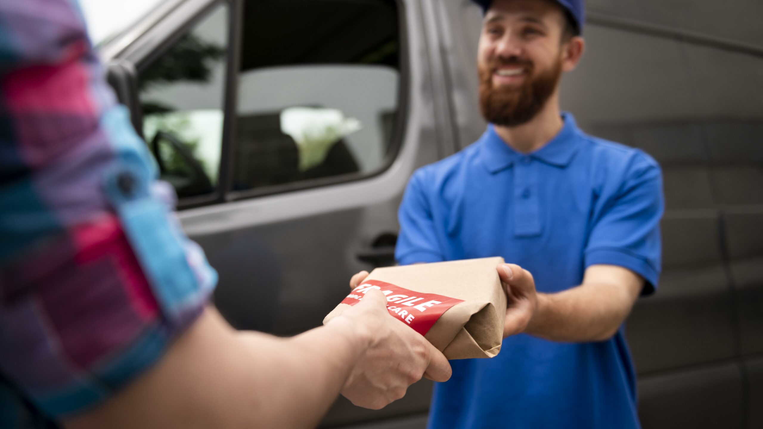 Aplicativos de entrega para carros: como criar um e lucrar na área